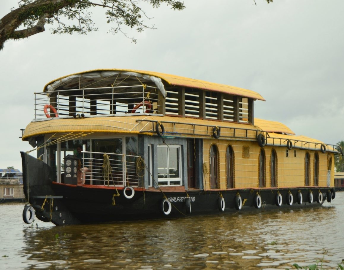 3 Bedroom Backwater Deluxe Houseboats - Alleppey Houseboat Club