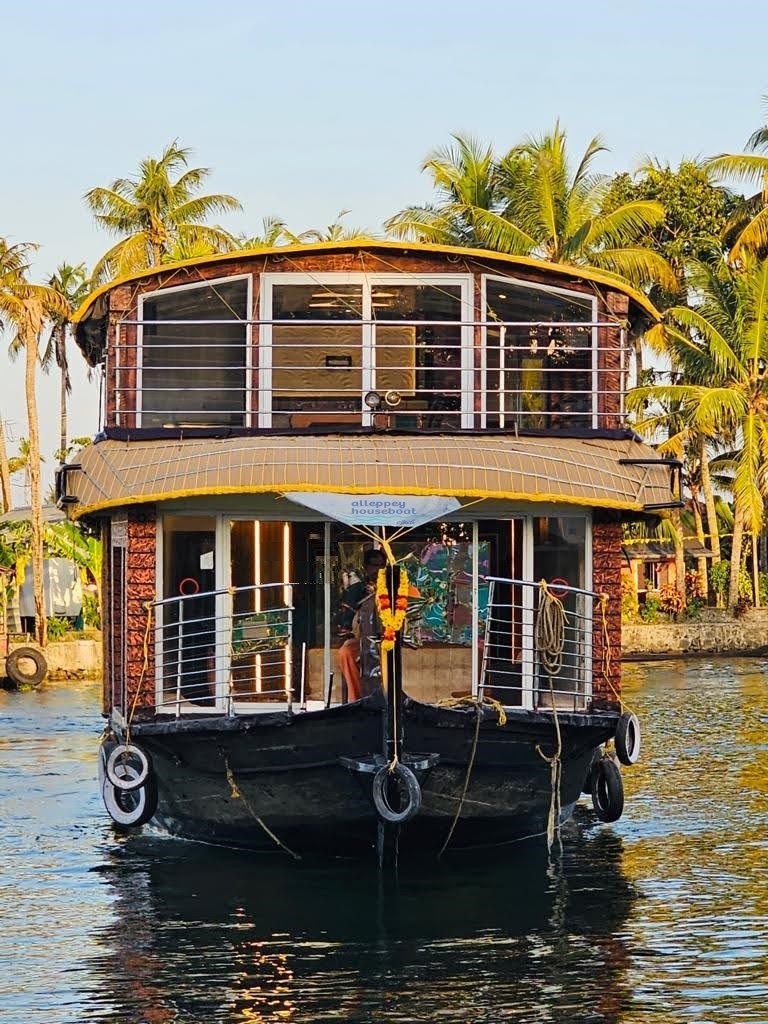 3 Bedroom Deluxe Houseboat with Upper Deck in Alleppey