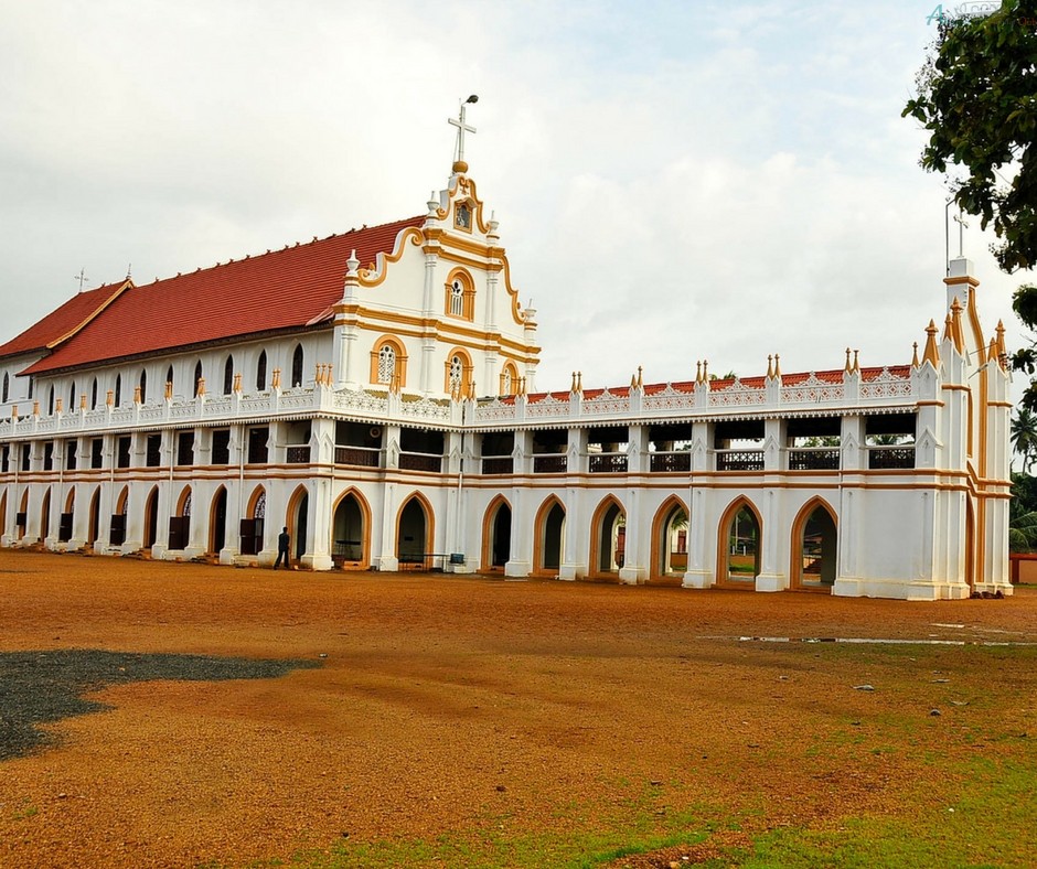 Alappuzha Tourist Places - Alleppey Houseboat Club
