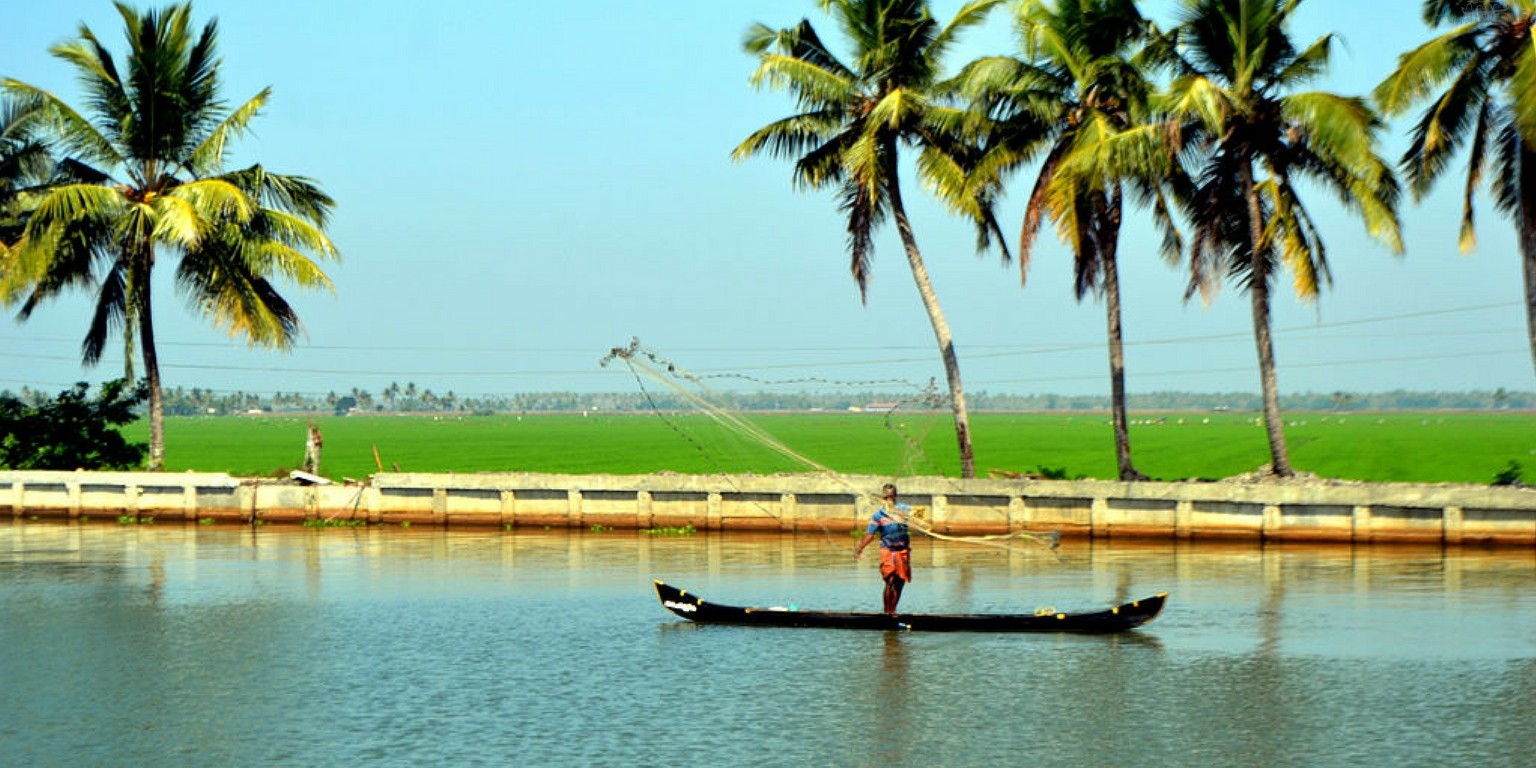 Fall in love with Alappuzha Backwaters - Alleppey Houseboat Club