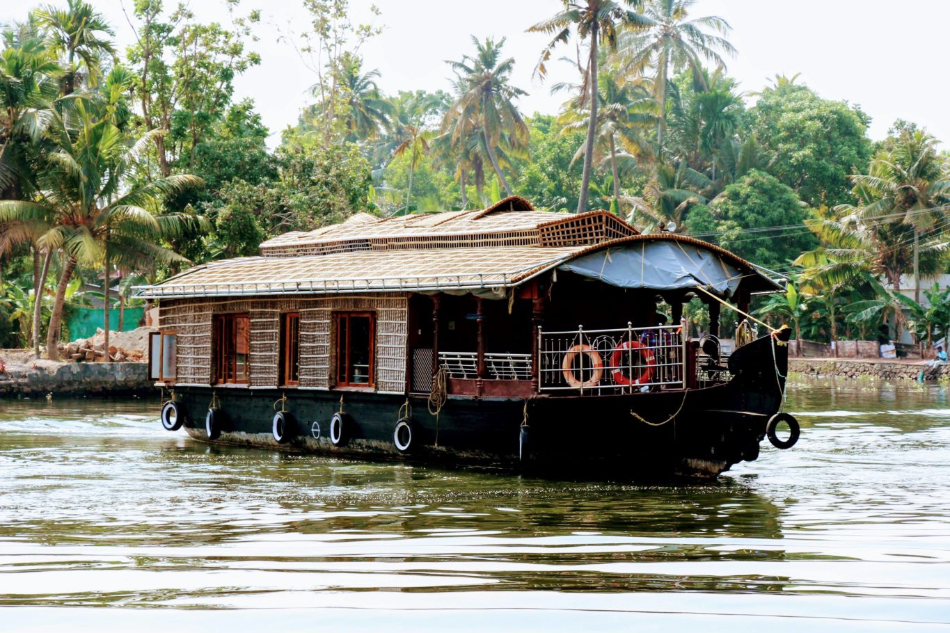 2 Bedroom Premium Boat House - Alleppey Houseboat Club