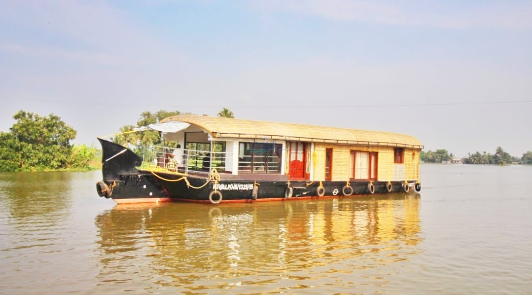 One Bedroom Premium Houseboat - Alleppey Houseboat Club