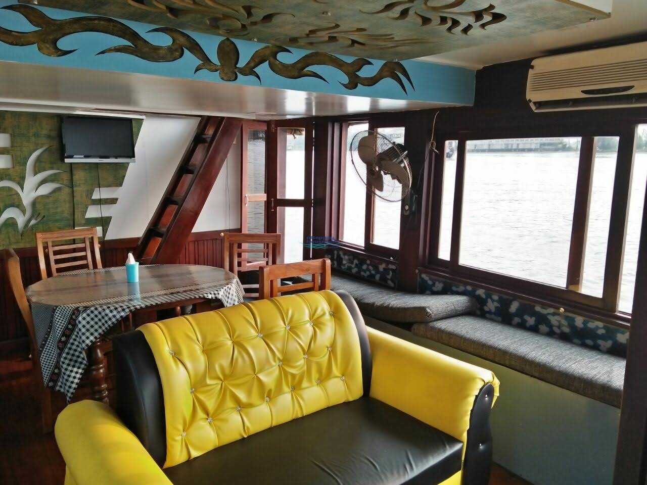 One Bedroom Premium Houseboat with Upperdeck - Alleppey Houseboat Club