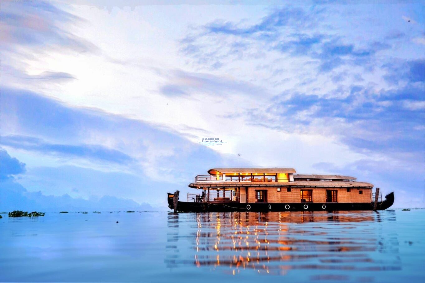 3 Bedroom Premium Houseboat with Upper Deck - Alleppey Houseboat Club
