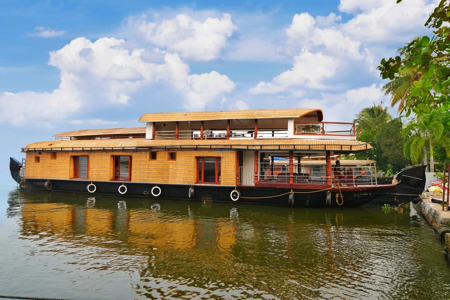 3 Bedroom Premium Houseboat with Upper Deck - Alleppey Houseboat Club