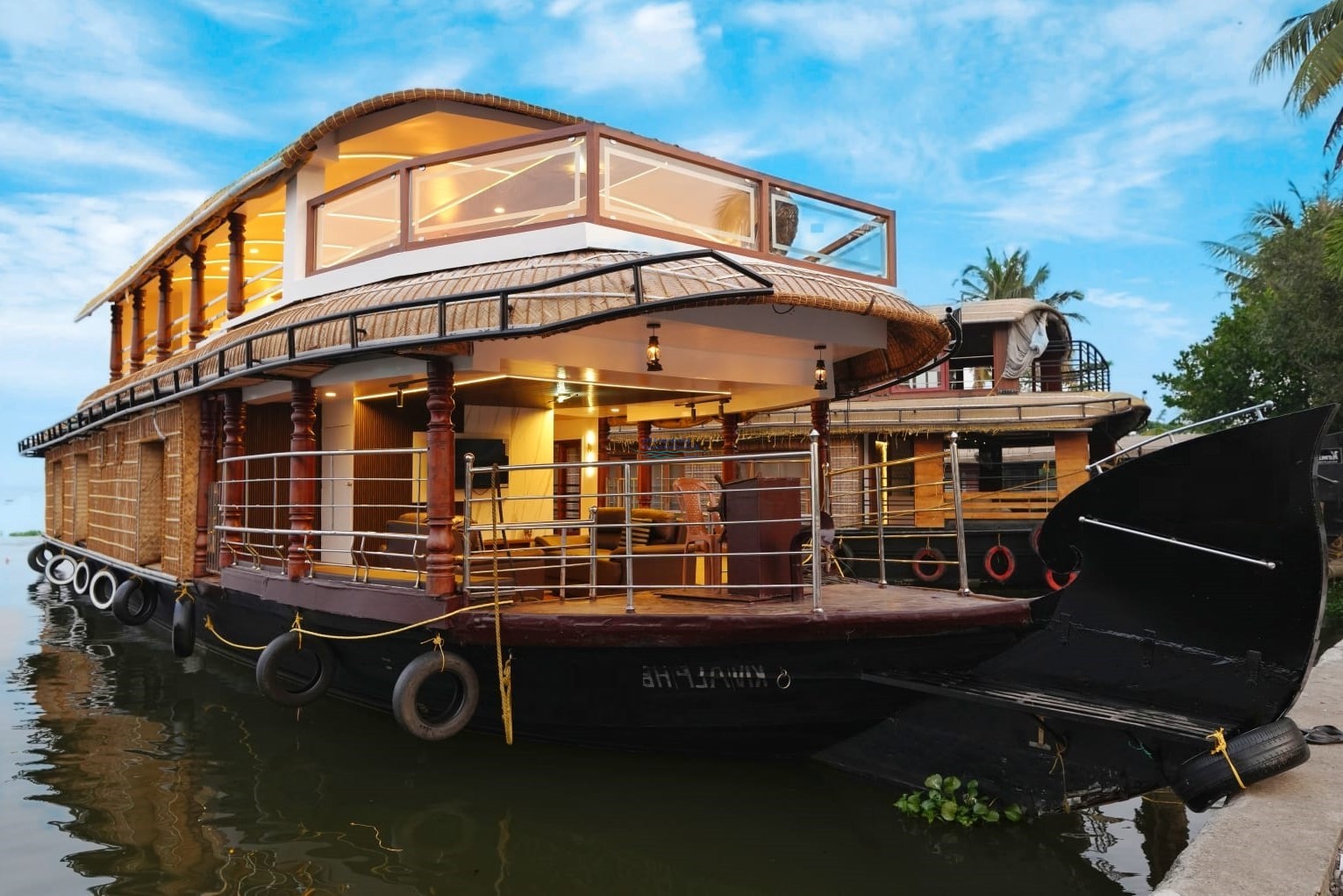 3 Bedroom Premium Houseboat with Upper Deck - Alleppey Houseboat Club