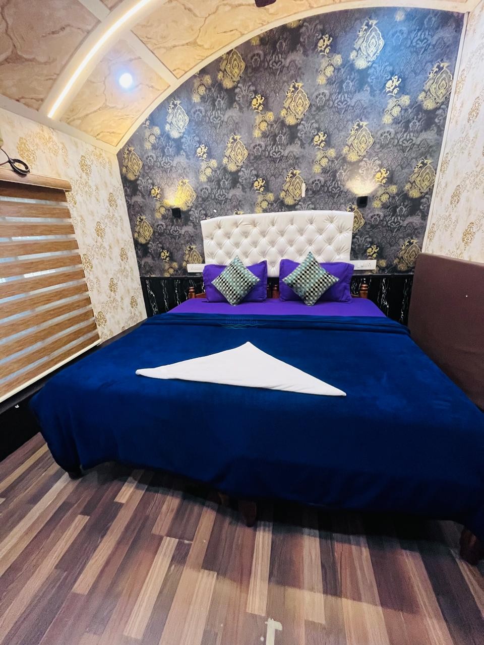 1 Bedroom Super Deluxe Houseboat with Upperdeck - Alleppey Houseboat Club