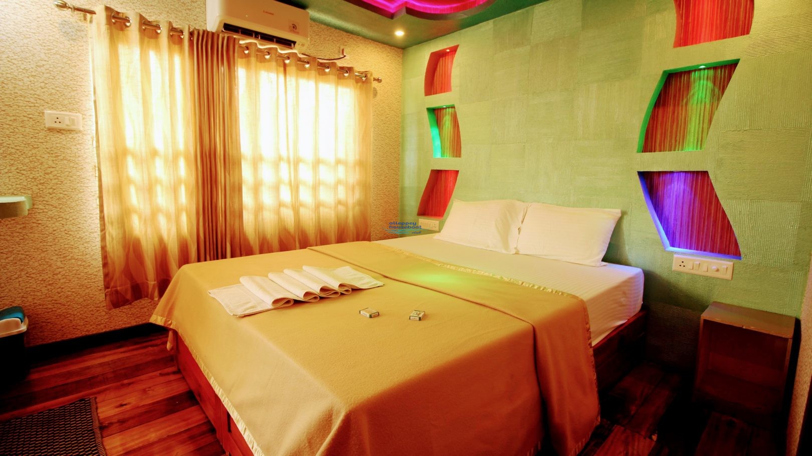 Deluxe Houseboat in Alleppey Online Booking- Alleppey Houseboat Club