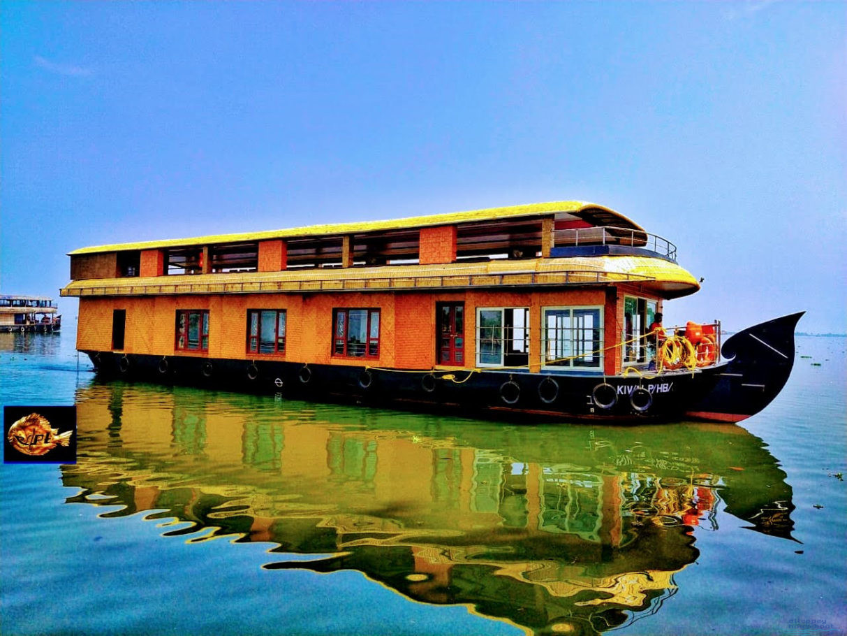 Memorable Backwater Experience on a 3 Bedroom Super Deluxe Houseboat ...