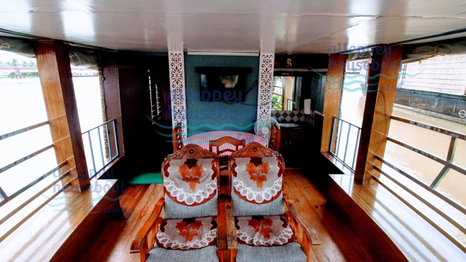 1 Bedroom Deluxe Houseboat with Upper Deck - Alleppey Houseboat Club