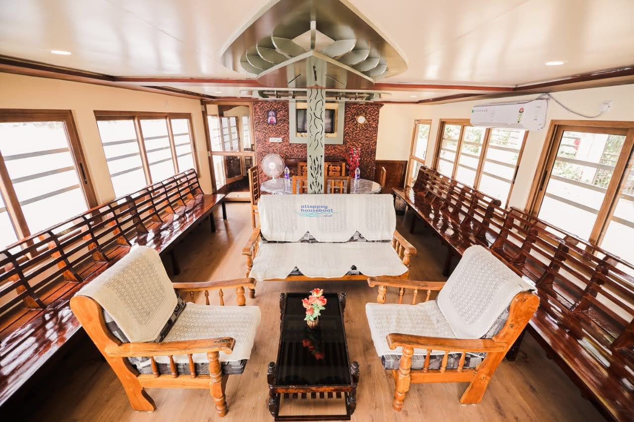 Unforgettable 2 Bedroom Deluxe Houseboat with Upper Deck in Alleppey ...