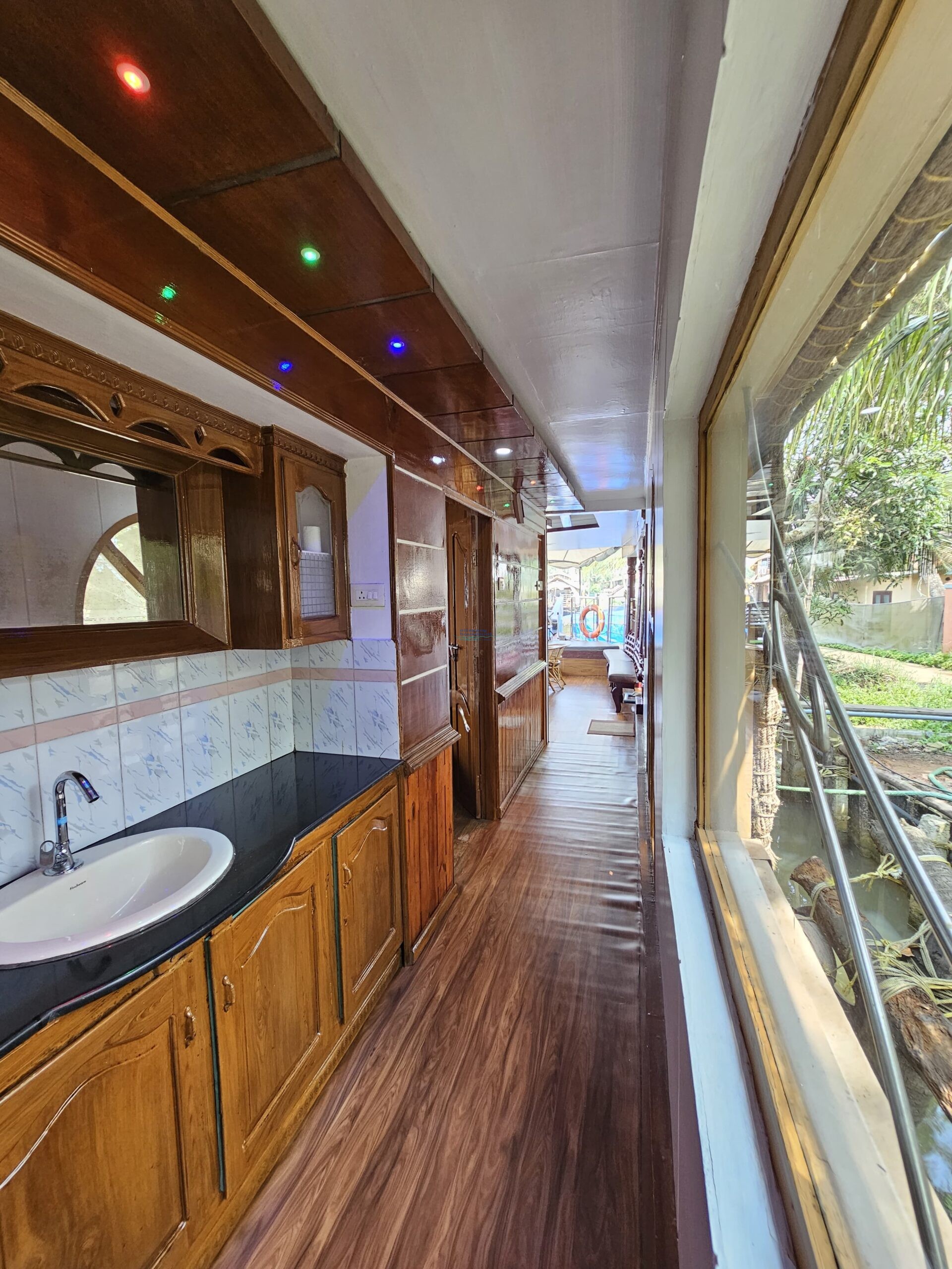 Unwind in a 3 Bedroom Deluxe Houseboat with Upper Deck in Alleppey