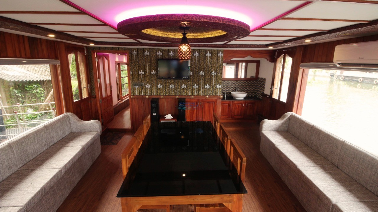 1 Bedroom Luxury Houseboat in Kumarakom - Alleppey Houseboat Club