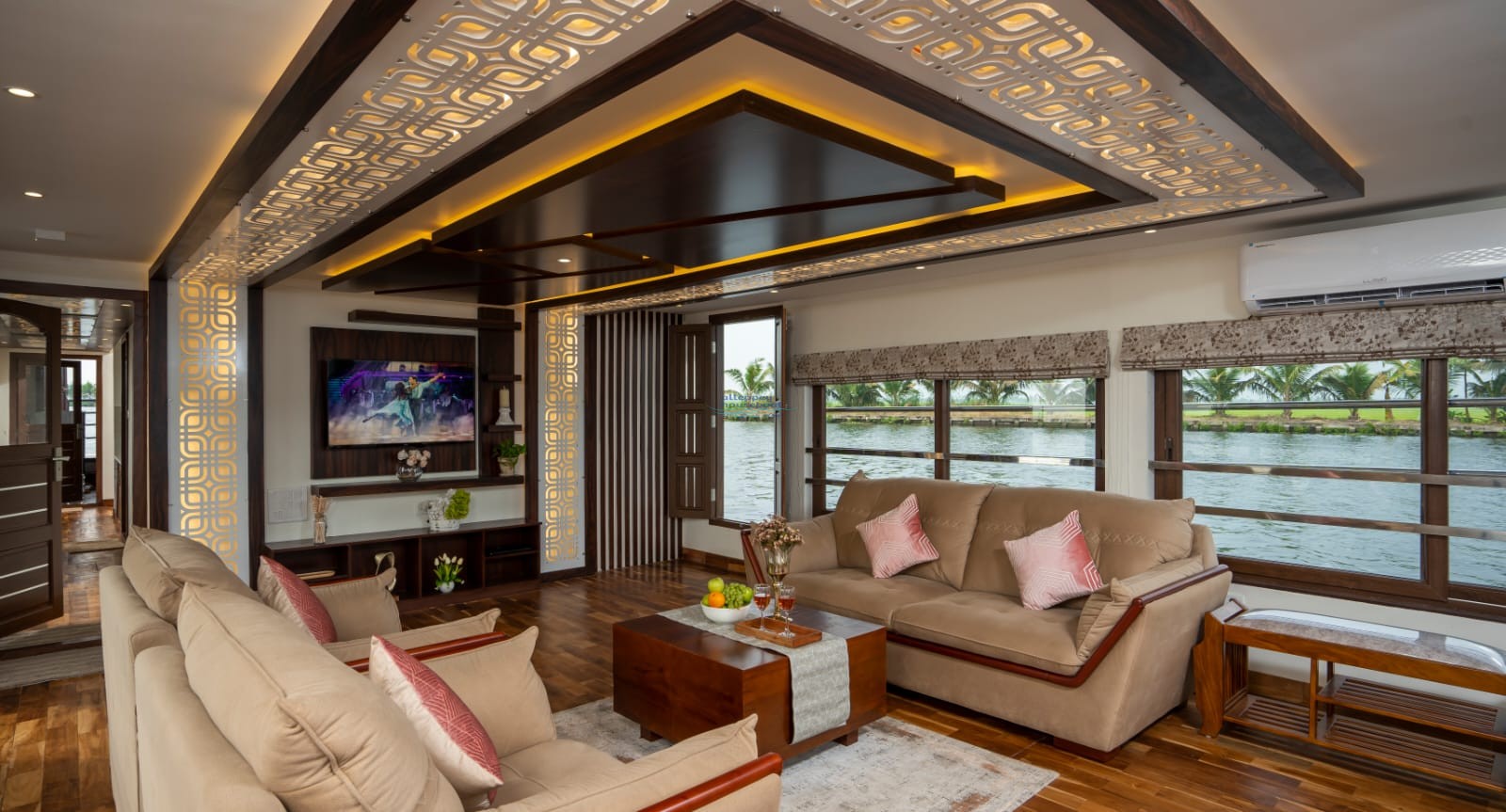 Unrivaled Backwater Cruise on the 2 Bedroom Ultra Luxury Houseboat with ...