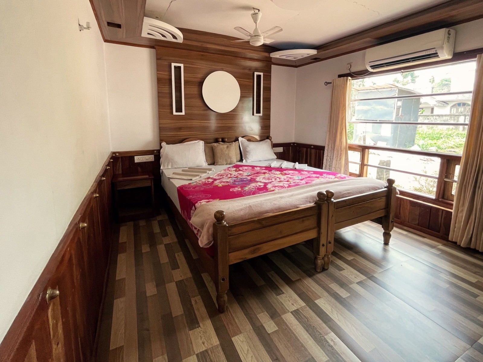 1 Bedroom Premium Houseboat With Upperdeck - Alleppey Houseboat Club