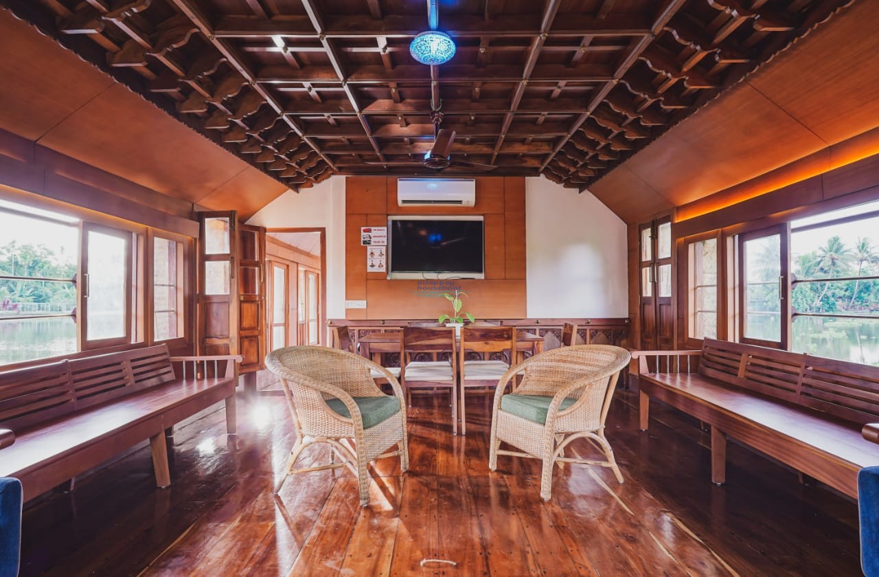 2 Bedroom Premium Class Houseboat in Alleppey - Alleppey Houseboat Club