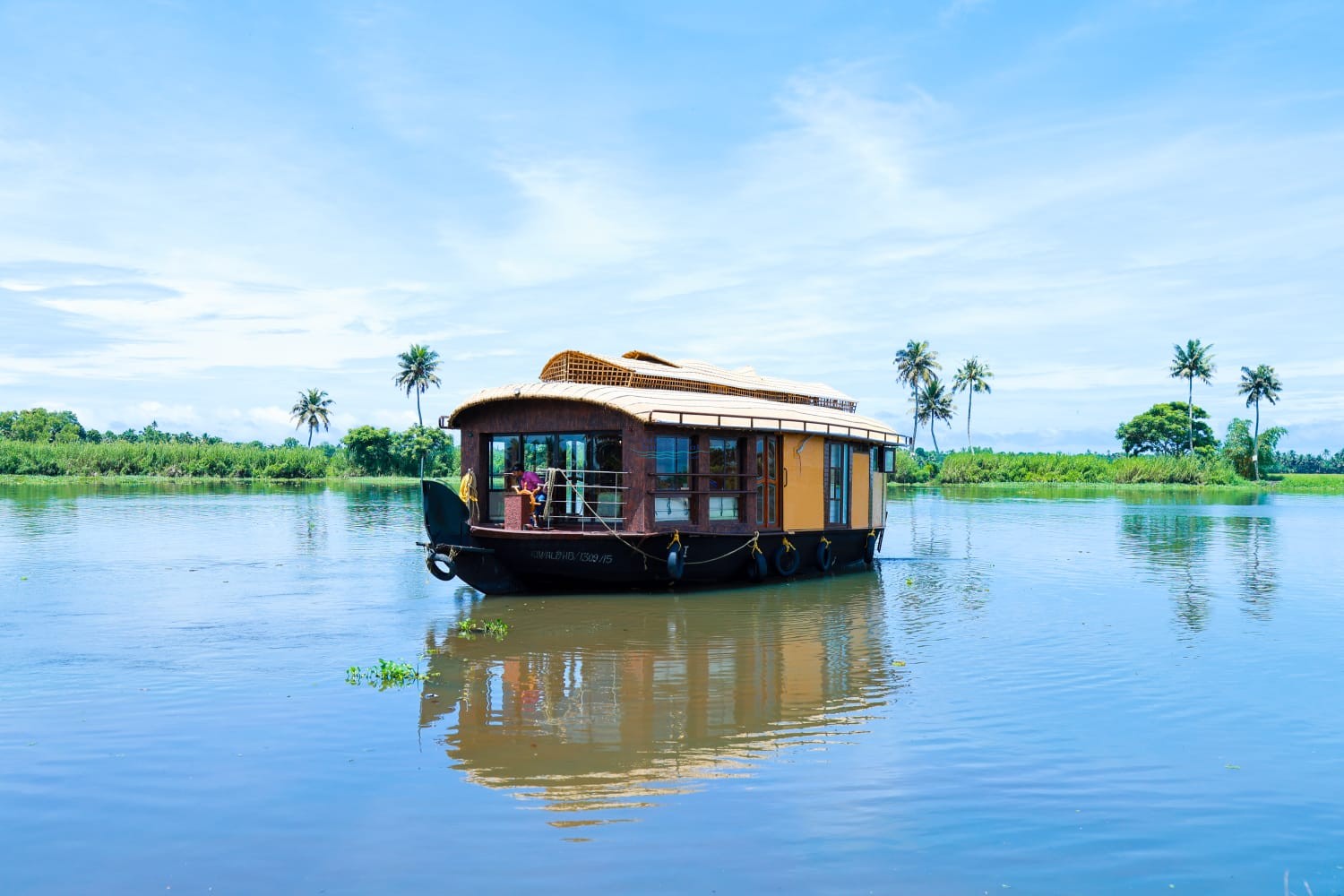 1 Bedroom Premium Fully Glass Covered Houseboat in Alleppey – An ...