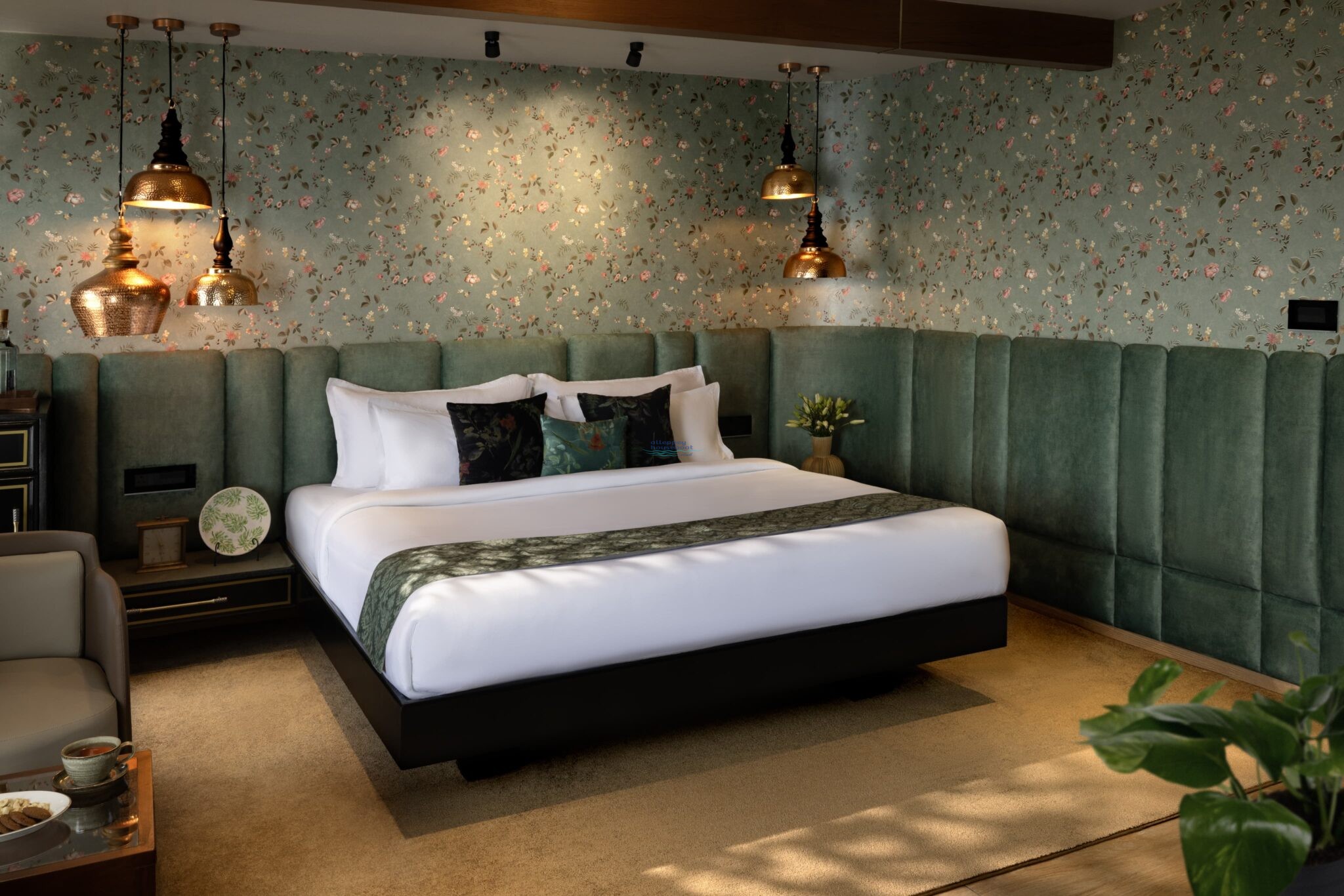 Ultimate Relaxation: 2 Bedroom Ultra Luxury Upper Deck Houseboat in ...