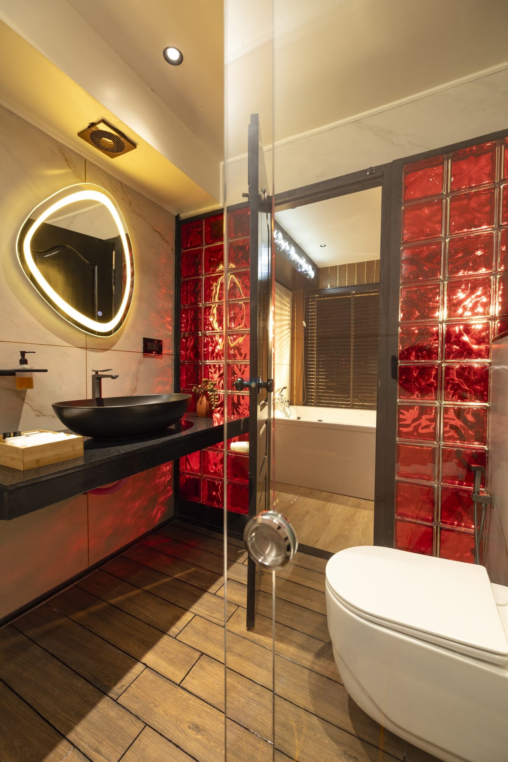 Ultimate Relaxation: 2 Bedroom Ultra Luxury Upper Deck Houseboat in ...