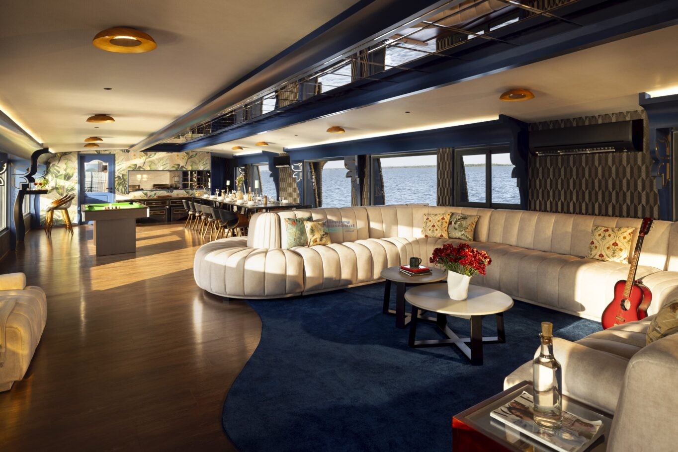 Ultimate Relaxation: 2 Bedroom Ultra Luxury Upper Deck Houseboat in ...